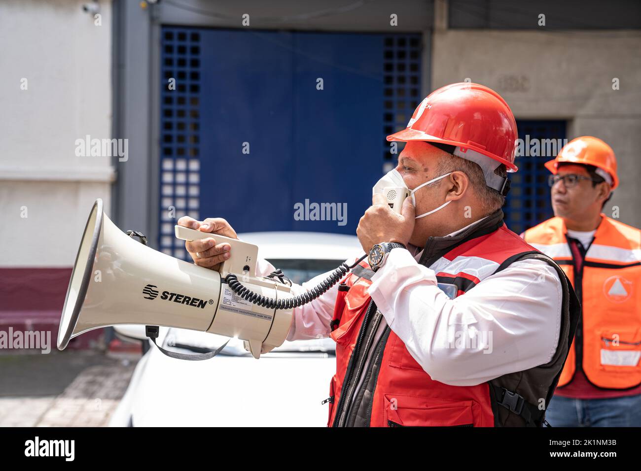 Mexico City, Mexico. 19th Sep, 2022. a man organises a first aid area ...