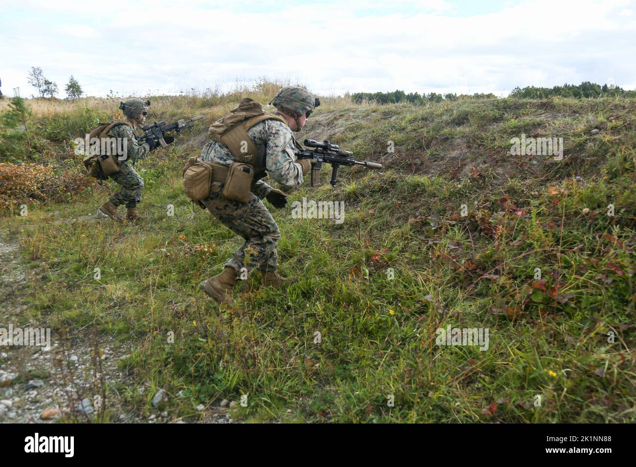 U.S. Marines with Charlie Company, 1st Battalion, 8th Marine Regiment ...