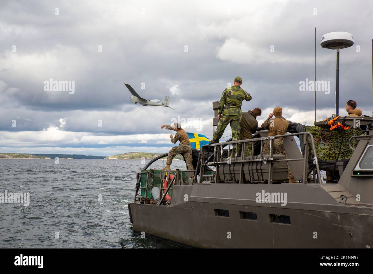 U.S. Marines with Mobile Reconnaissance Company, 2d Light Armored ...