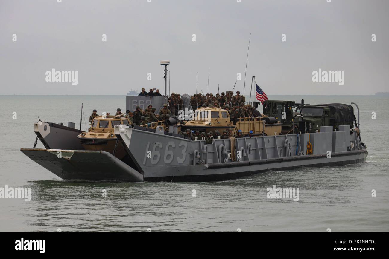 Landing Craft, Utility 1663, assigned to the USS Mesa Verde (LPD 19 ...