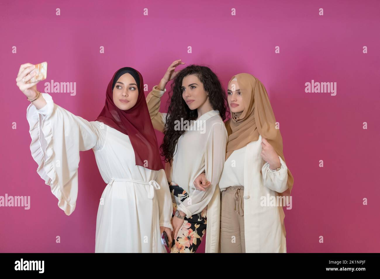 Pink burka hi-res stock photography and images - Alamy