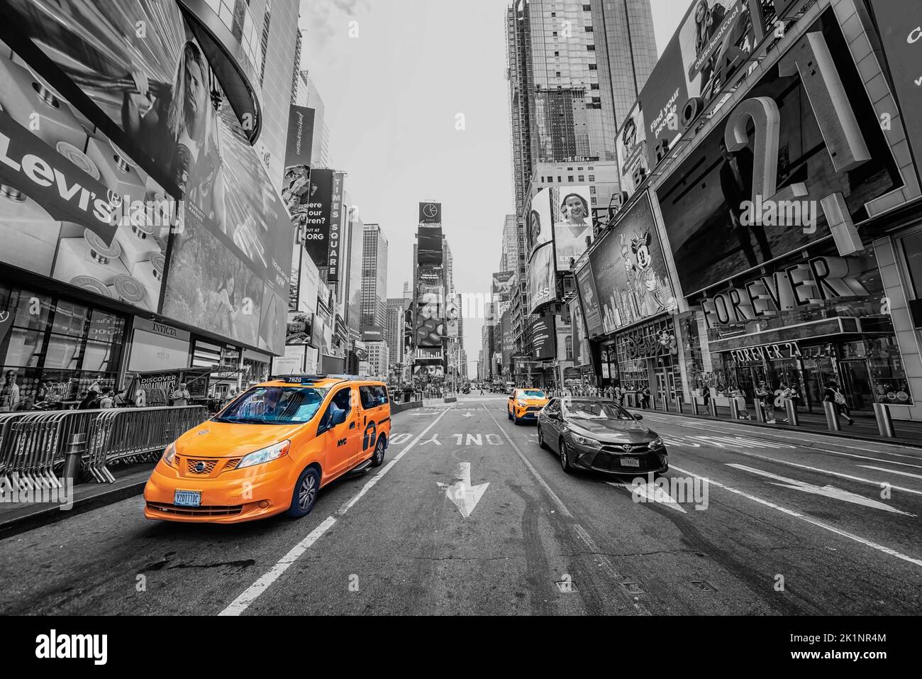 Tourist times square new york hi-res stock photography and images - Alamy