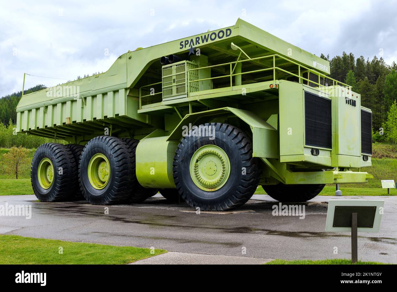 Titan T33-19 Truck; largest truck ever built; on display in Sparwood ...