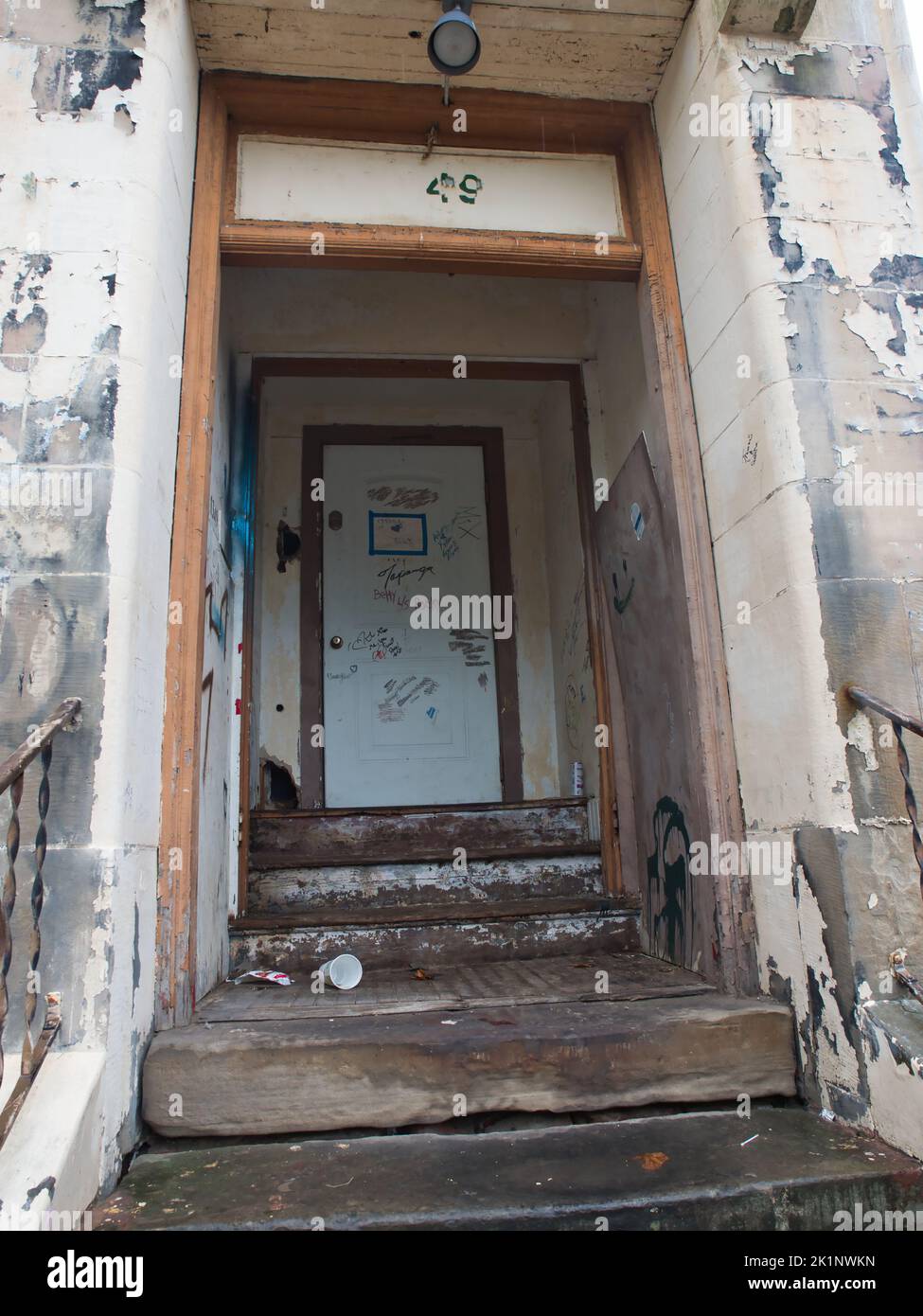 Crumbling doorstep hi-res stock photography and images - Alamy