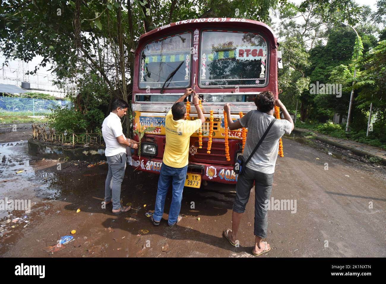 Howrah, West Bengal, India. 17th Sep, 2022. Staff members of a mini bus ...