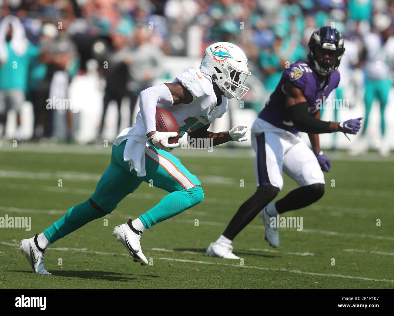 Miami Dolphins WR Jaylen Waddle (17) in action against the Baltimore ...