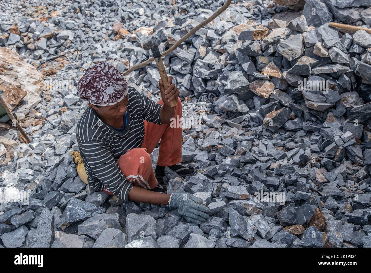 South Konawe, Indonesia. 19th Sep, 2022. A female miner breaks a stone ...