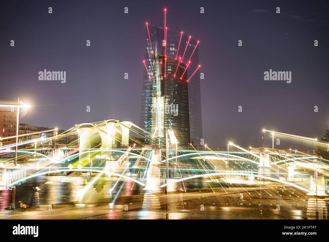 20 September 2022, Frankfurt/Main: Red lights shine on the upper part ...