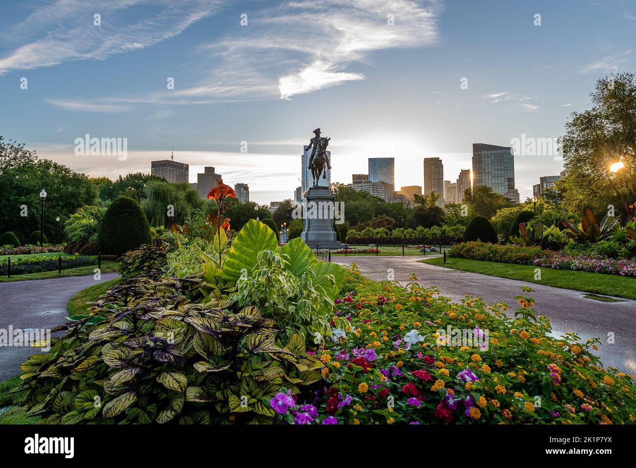 Commonwealth avenue mall boston hi-res stock photography and images - Alamy