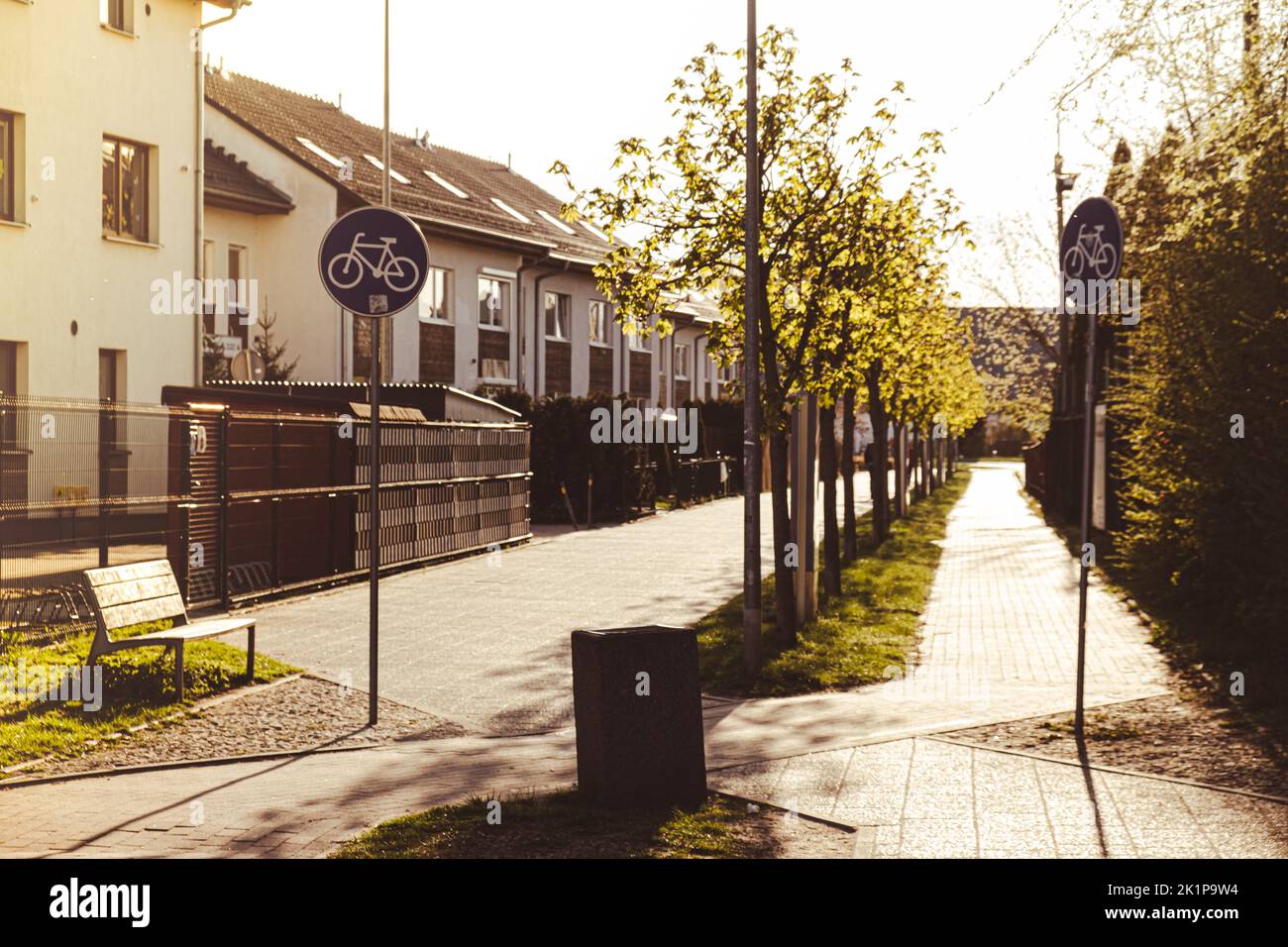 Empty track houses hi-res stock photography and images - Alamy