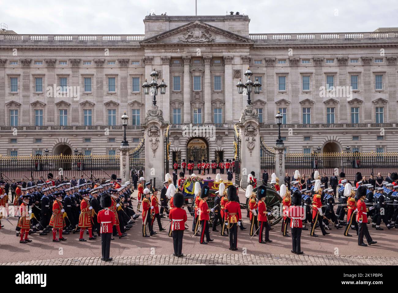 London, UK. 19th Sep, 2022. PHOTO:JEFF GILBERT Buckingham Palace staff ...
