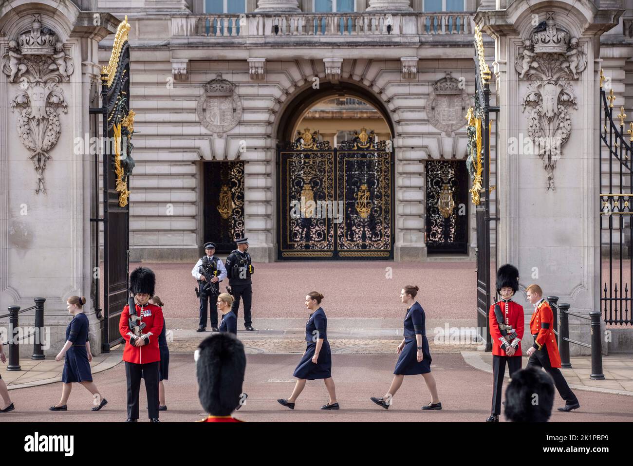 London, UK. 19th Sep, 2022. Buckingham Palace staff stand outside the ...