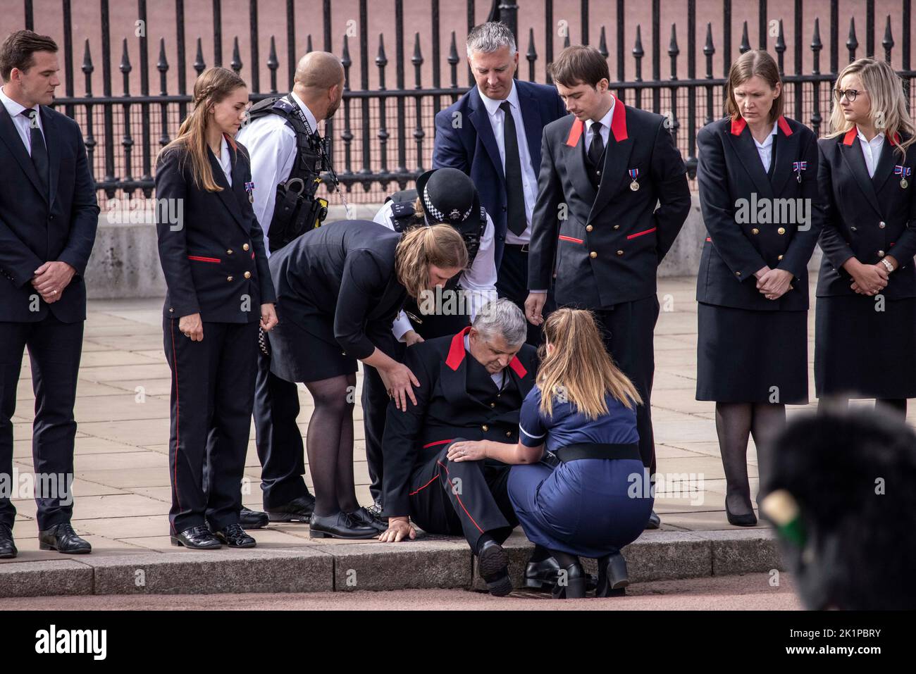 London, UK. 19th Sep, 2022. A member of Buckingham Palace staff ...