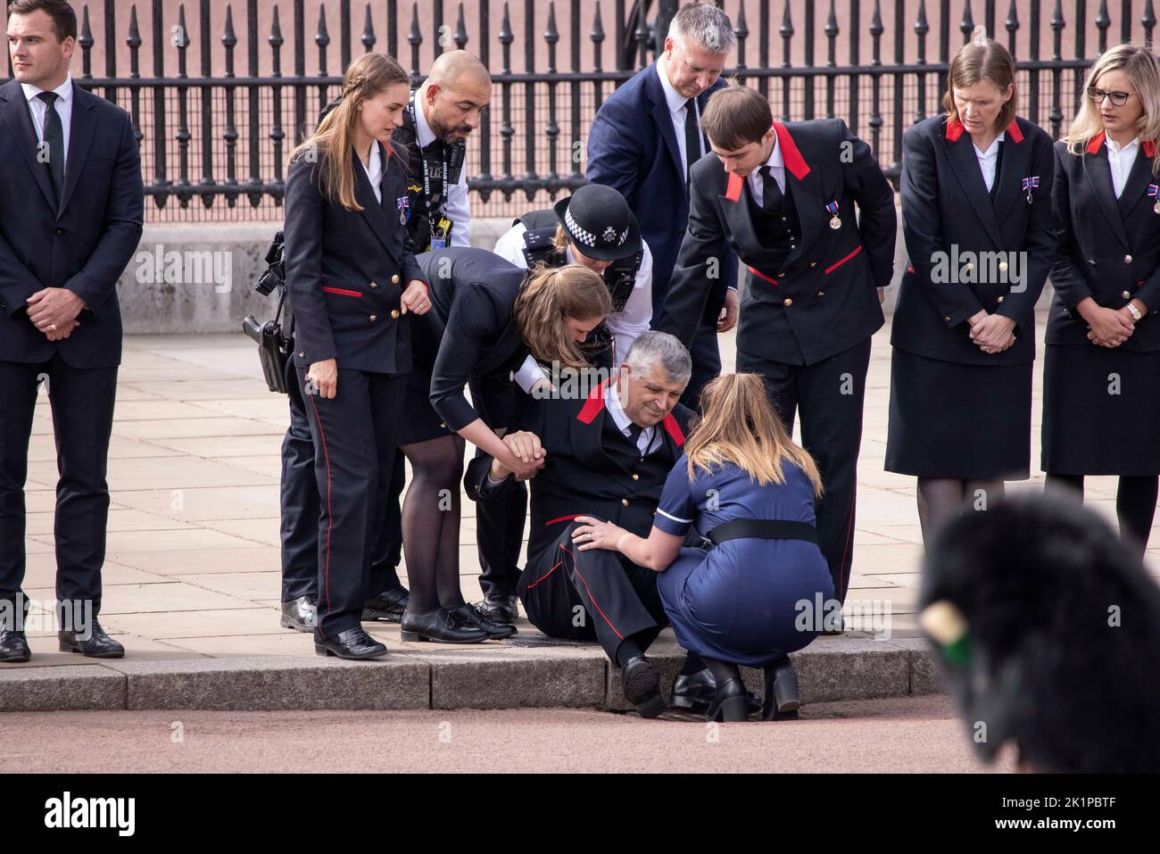 London, UK. 19th Sep, 2022. A member of Buckingham Palace staff ...