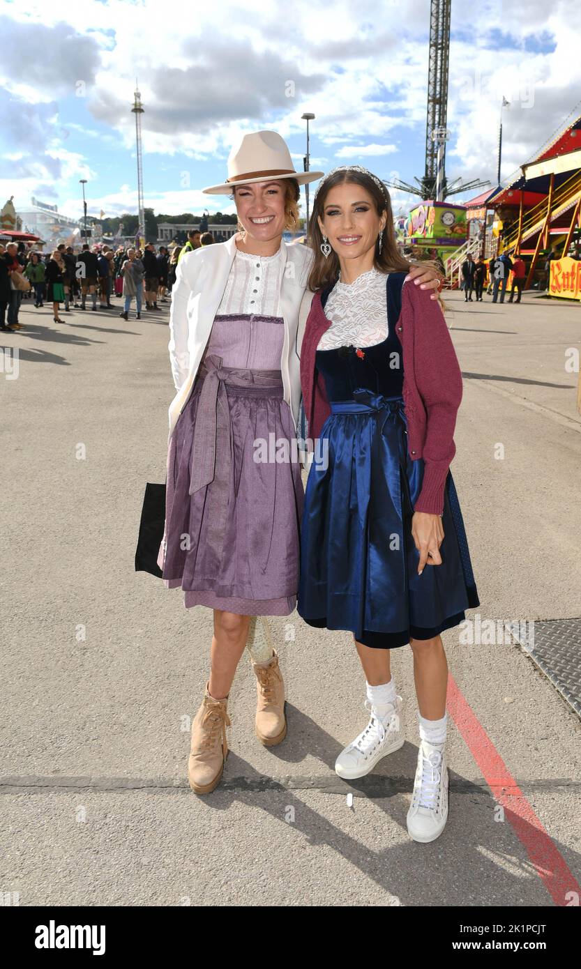 Munich, Germany. 19th Sep, 2022. Sportswoman Deines Schindler (l) and ...