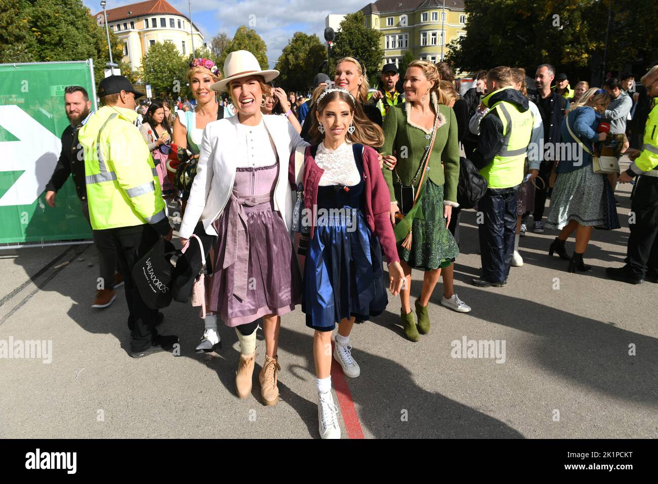 Munich, Germany. 19th Sep, 2022. Sportswoman Deines Schindler, (l-r ...