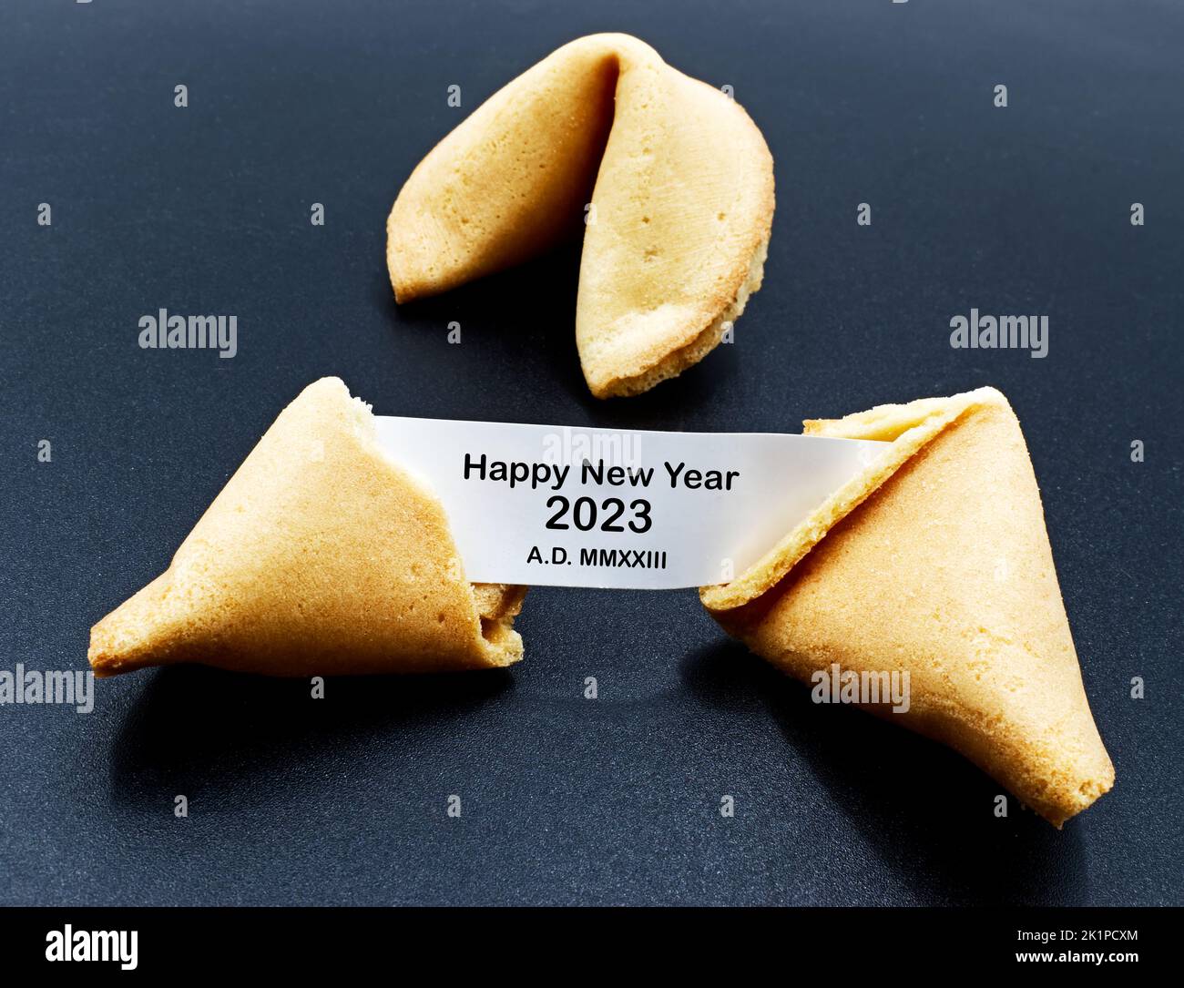 Cracked chinese fortune cookie hi-res stock photography and images - Alamy