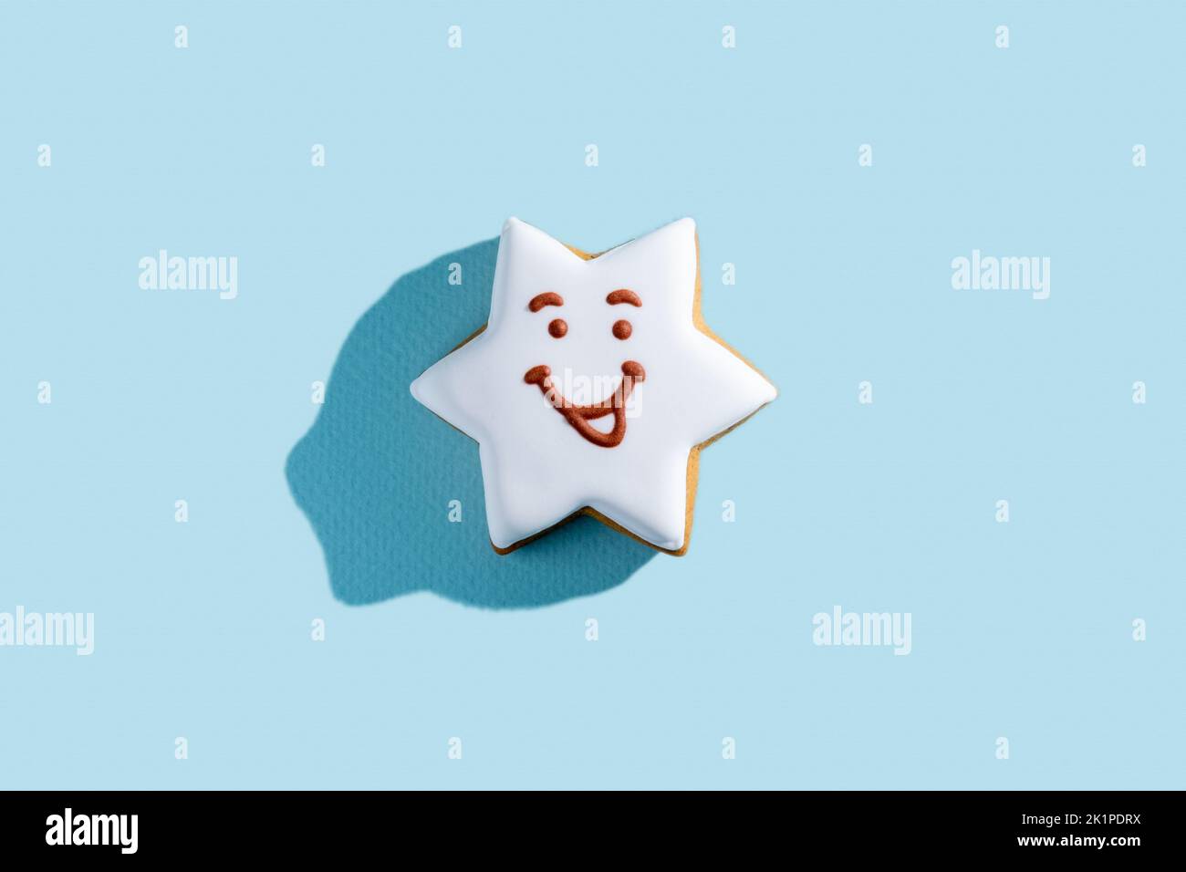 Shiny gingerbread cookies. Cute pastry. Festive bakery. Pretty cakes ...