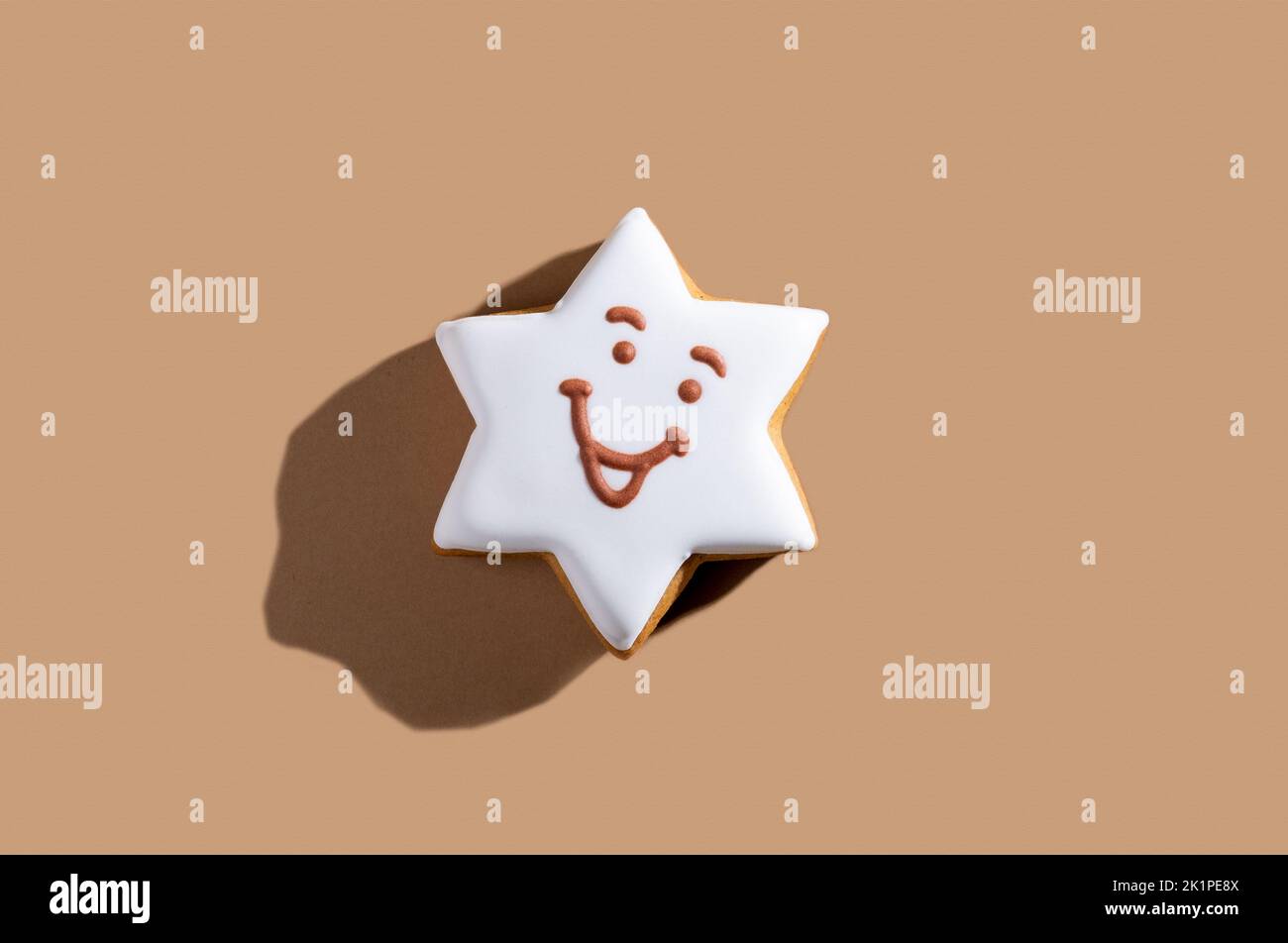 Sunny gingerbread cookies hi-res stock photography and images - Alamy