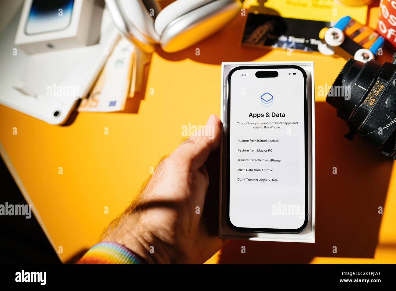 Iphone 14 apps hi-res stock photography and images - Alamy