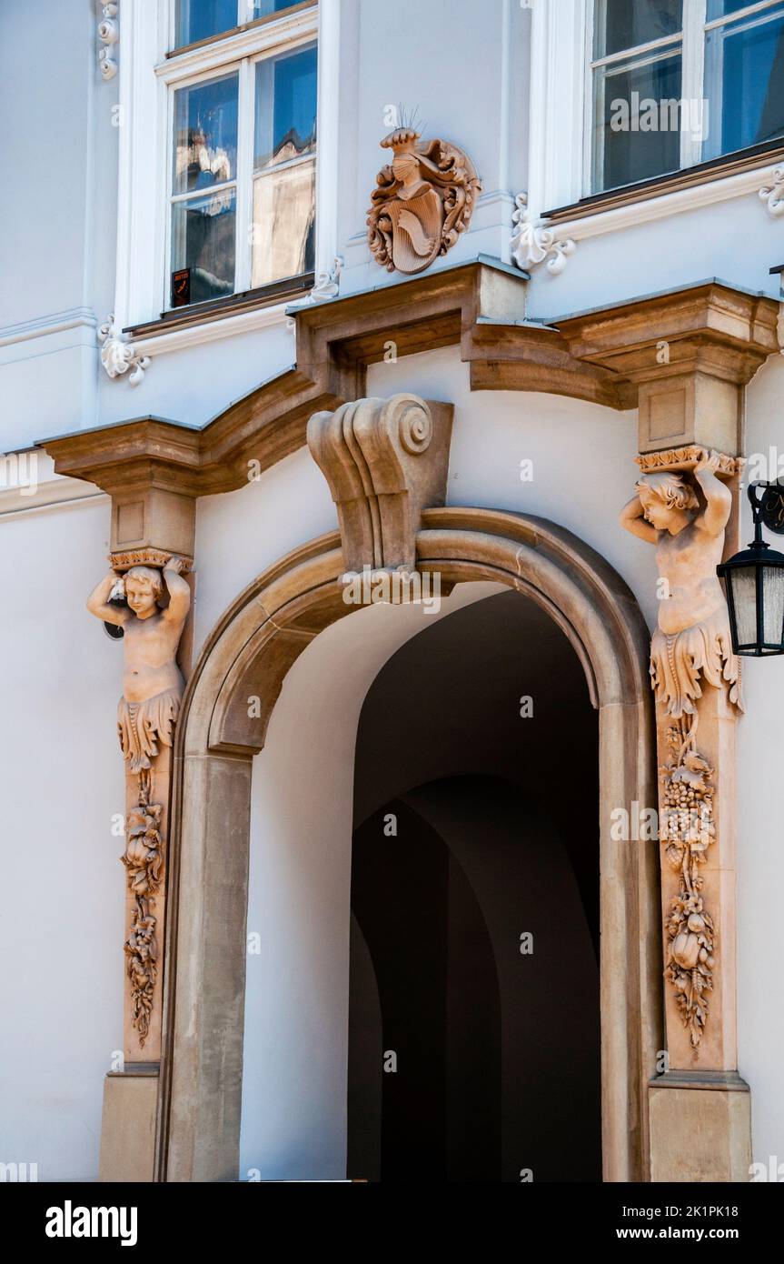 Small atlas statues hi-res stock photography and images - Alamy