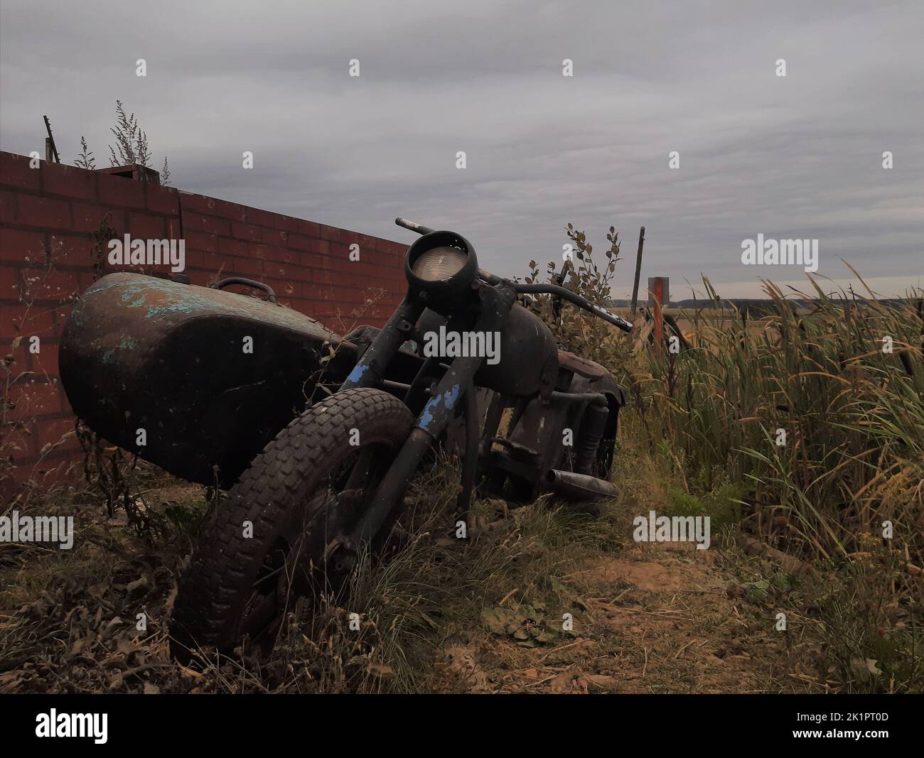 Abandoned aged motorcycle in hi-res stock photography and images - Alamy
