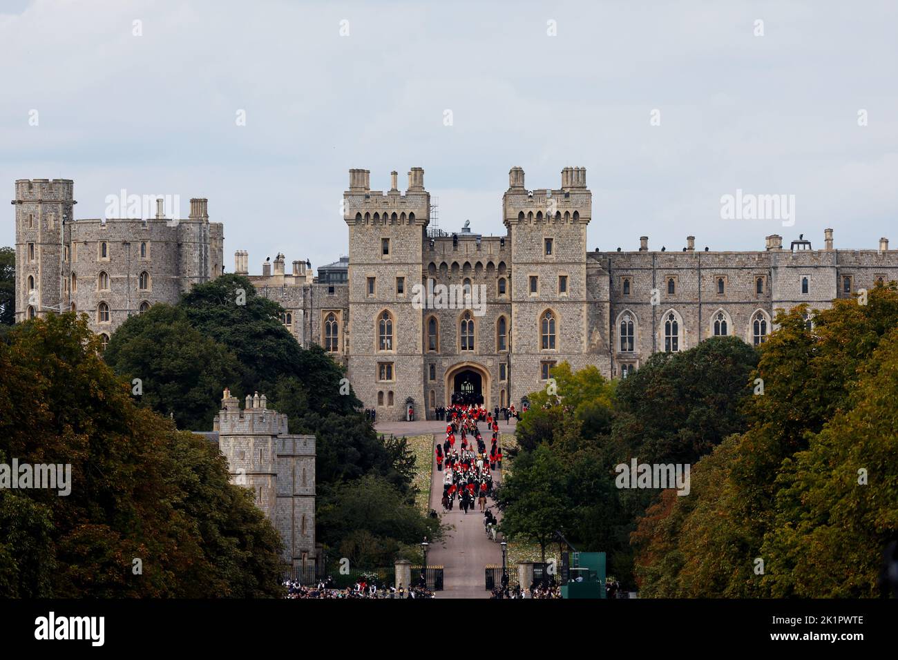 The State Hearse of Queen Elizabeth II arrives at Windsor Castle for ...
