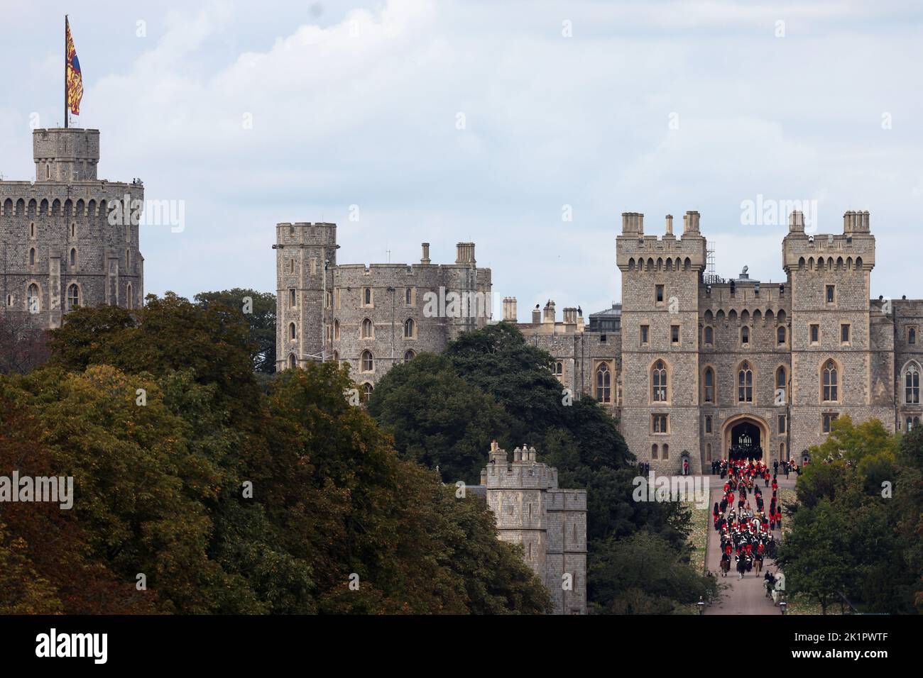 The State Hearse of Queen Elizabeth II arrives at Windsor Castle for ...