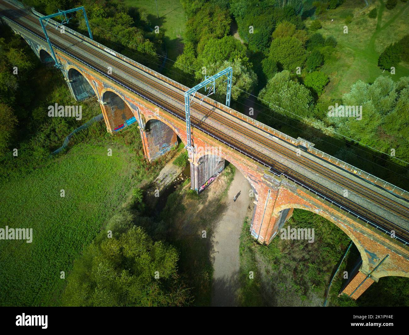 Arches victorian brick built railway viaduct transport rail jour hi-res ...