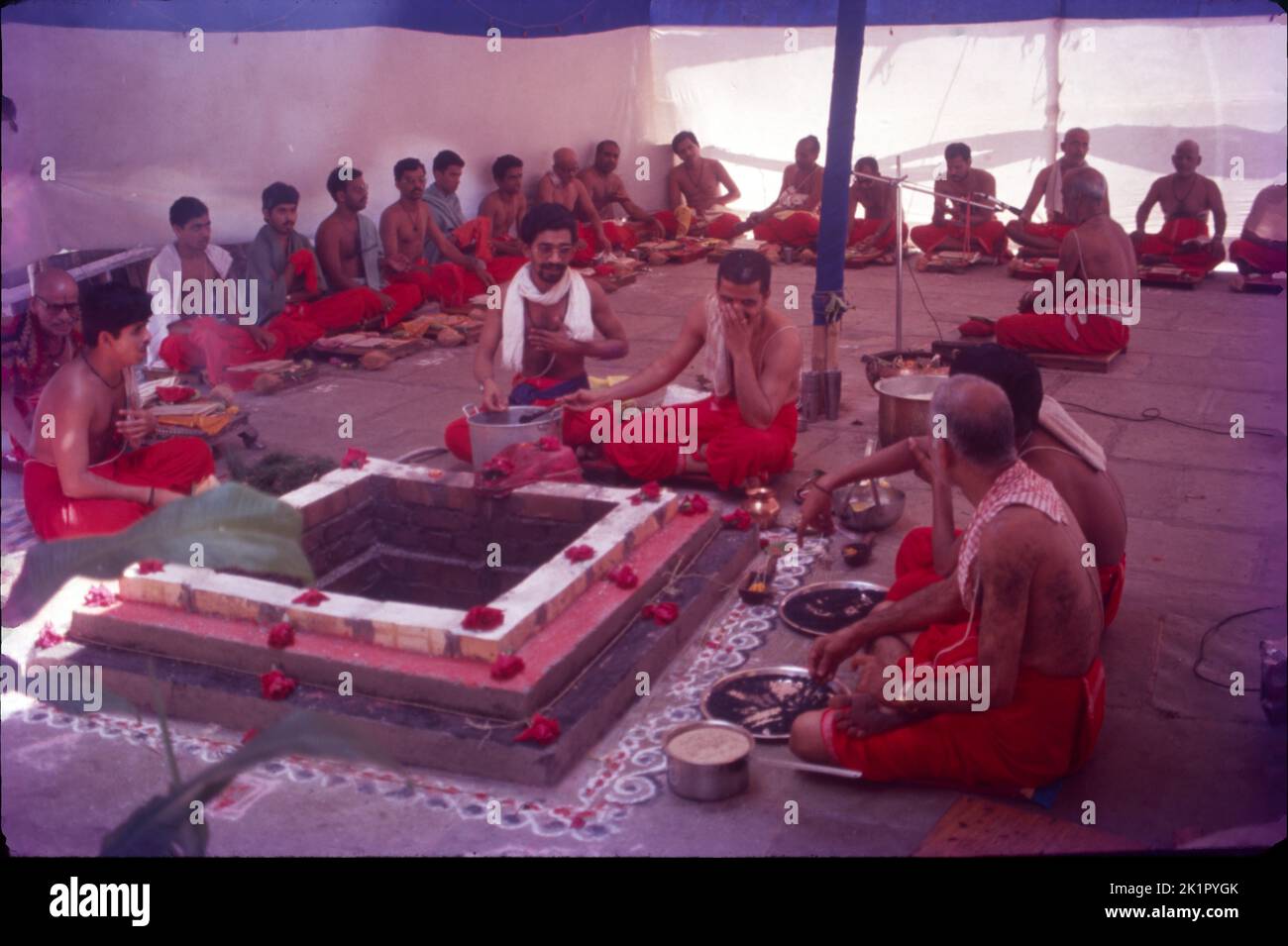 Yagya hawan hi-res stock photography and images - Alamy