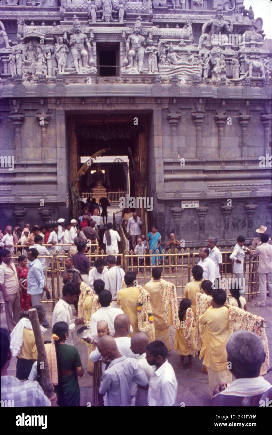 People Queued at Tirupati Temple for Darshan, Most Popular Hindu Temple ...
