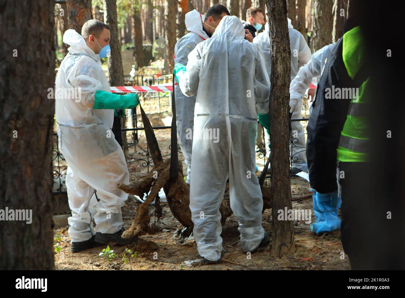 IZIUM, UKRAINE - SEPTEMBER 19, 2022 - Experts exhume the body of one of ...