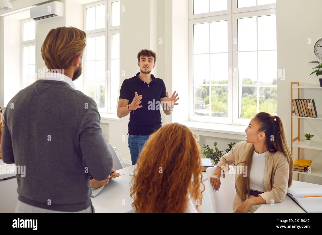 Student presentation class hi-res stock photography and images - Alamy