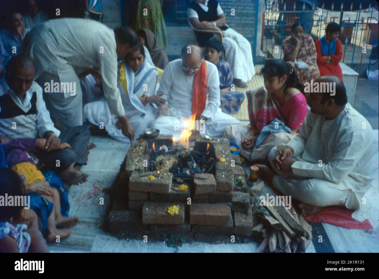 Havan, Worshiping in front of the Fire Stock Photo - Alamy