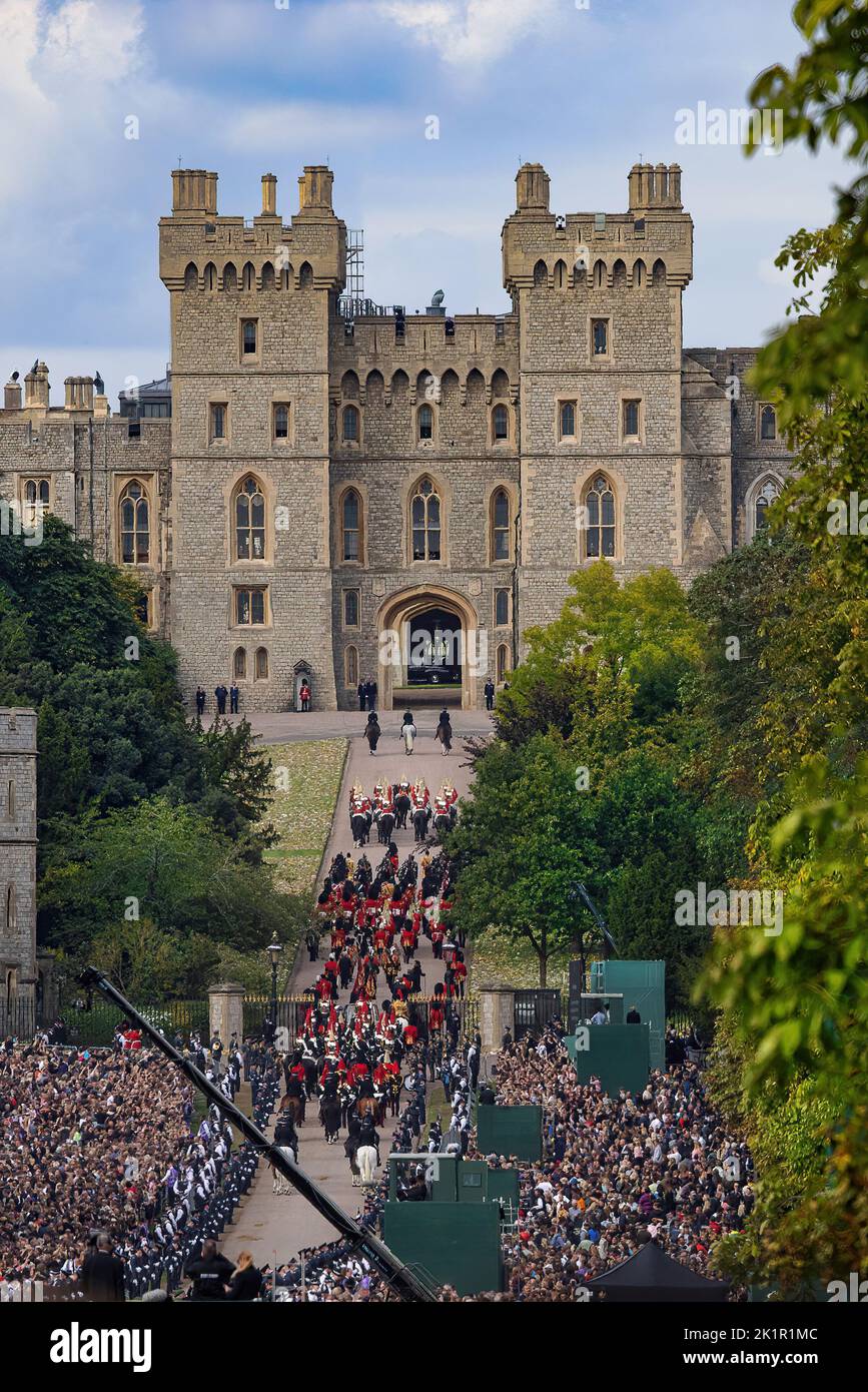 The Queen returns to her beloved home of Windsor Castle for the last ...