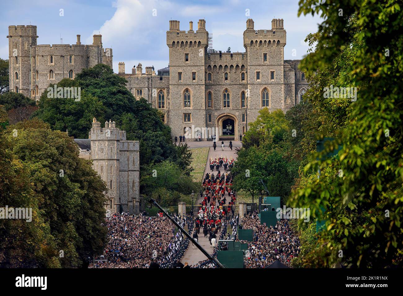 The Queen returns to her beloved home of Windsor Castle for the last ...