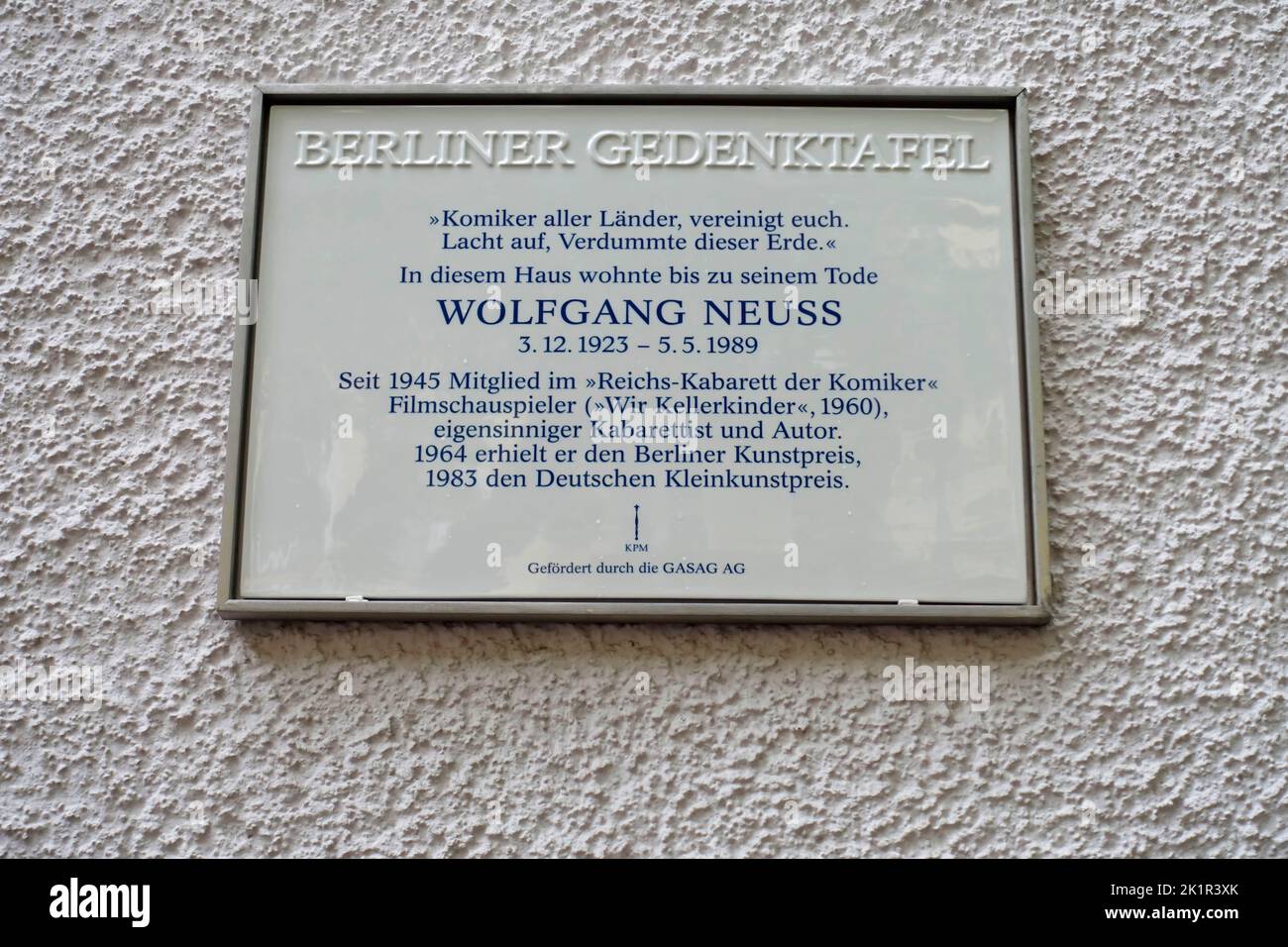 Memorial plaque of Wolfgang Neuss, Berlin, Germany Stock Photo - Alamy