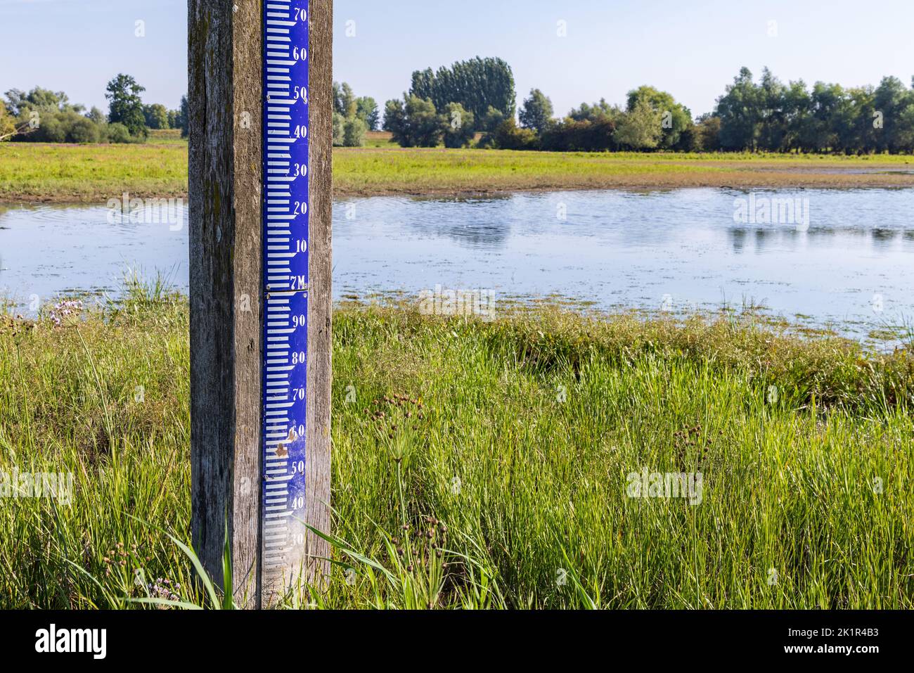 Low water is clearly visible by the water level meter in the Blauwe ...