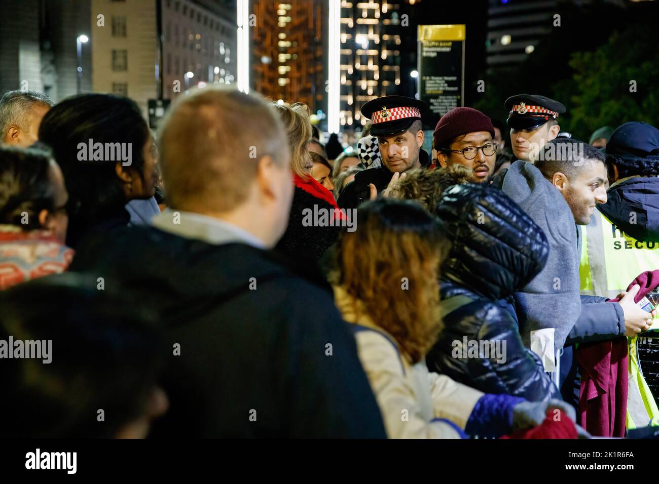 London, UK. 19th Sep, 2022. People speak to security guards after they ...