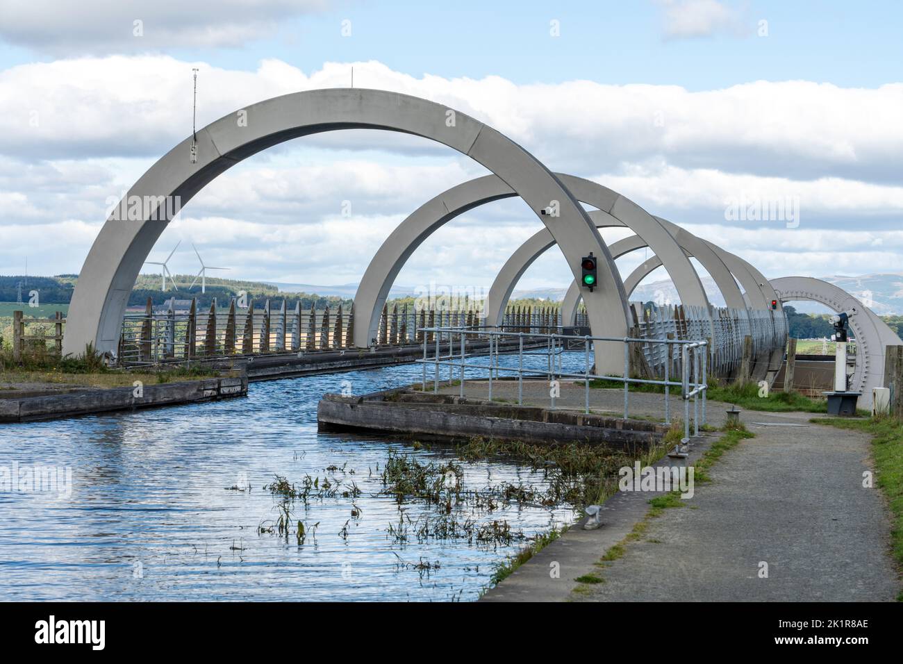The Falkirk Wheel rotating boat lift connecting the Forth and Clyde ...