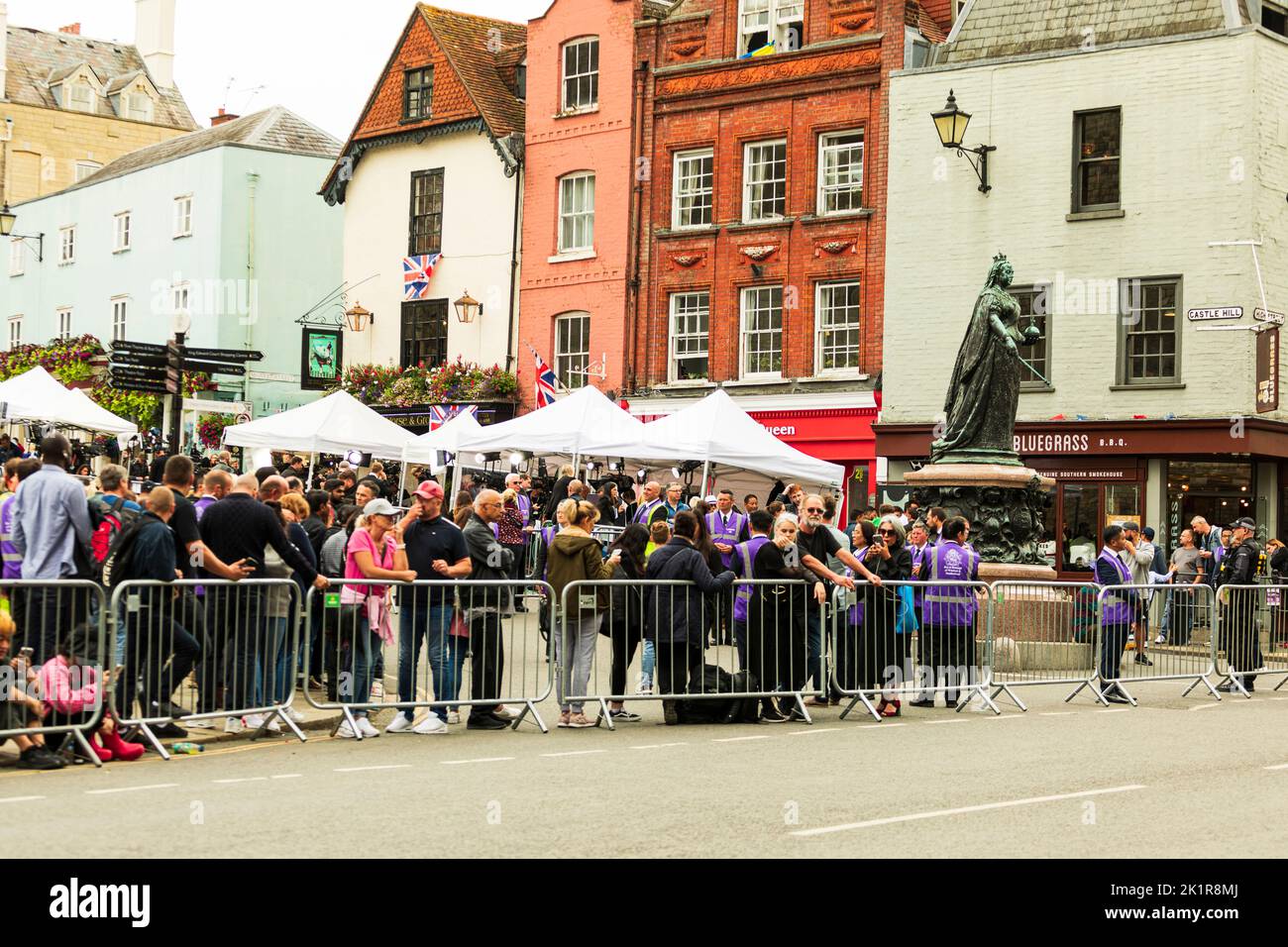A crowd of people outside Windsor Castle watching the Royal Guards ...