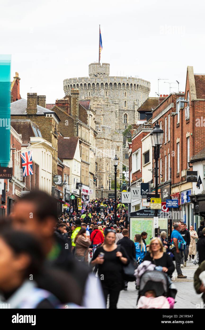 A crowd of people outside Windsor Castle for Queen Elizabeth II's ...