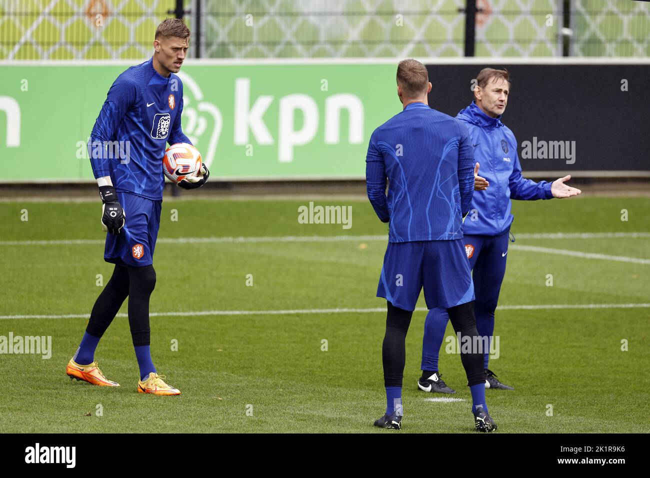 ZEIST - (LR) Holland goalkeeper Andries Noppert, Holland goalkeeper ...