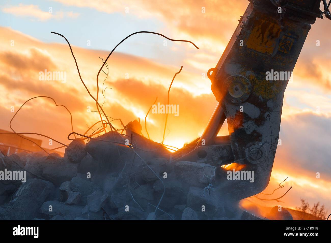 Metal crusher on excavator rigging destroys armored concrete Stock ...