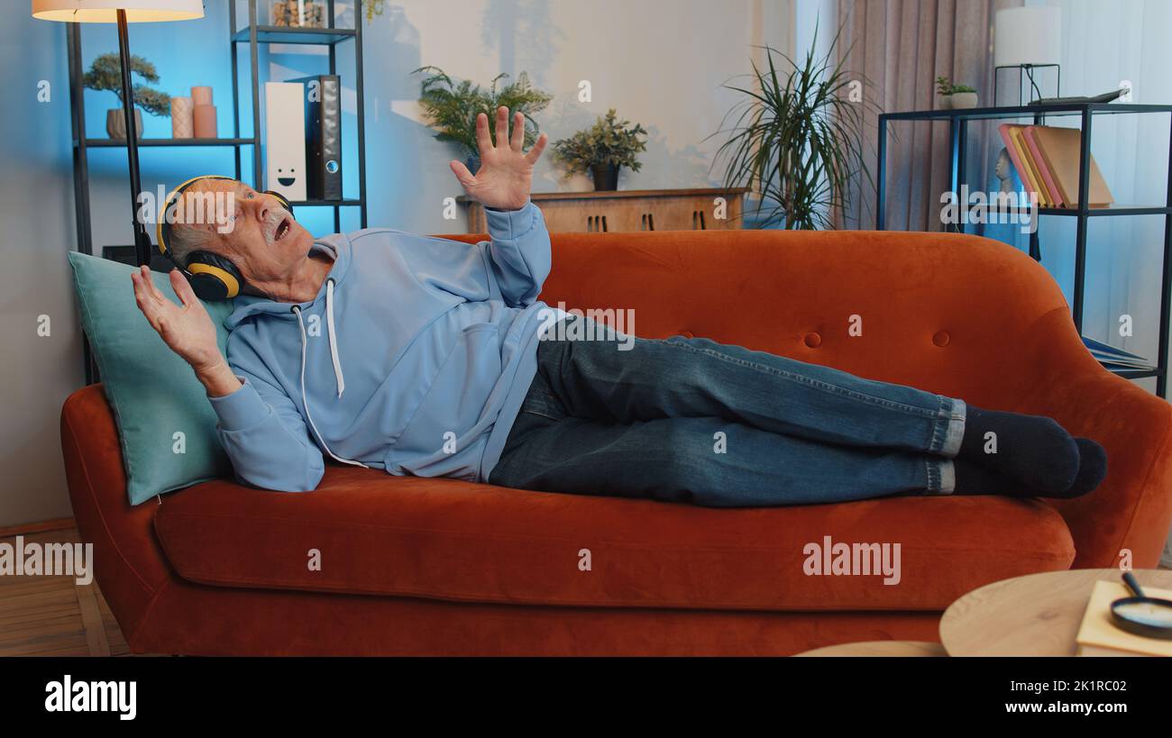 Favorite song on radio hi-res stock photography and images - Alamy