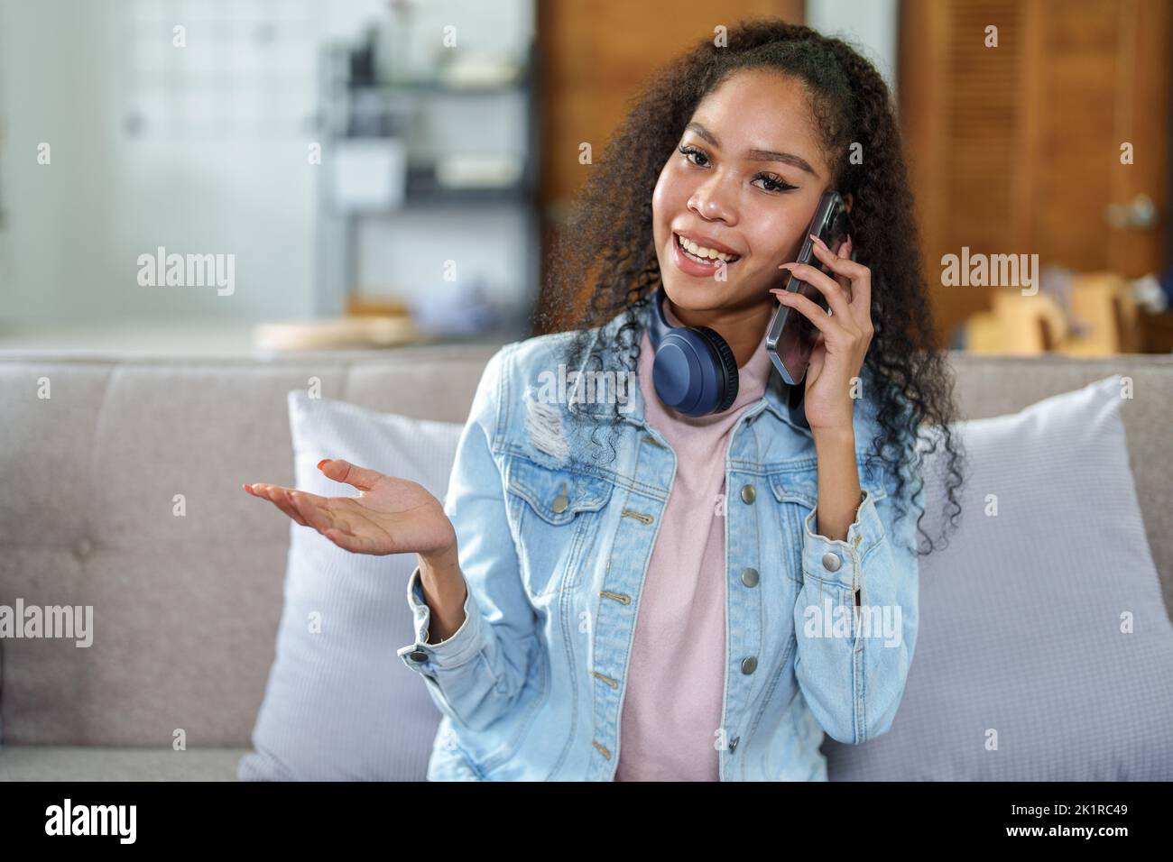 African americans using smartphone hi-res stock photography and images - Alamy