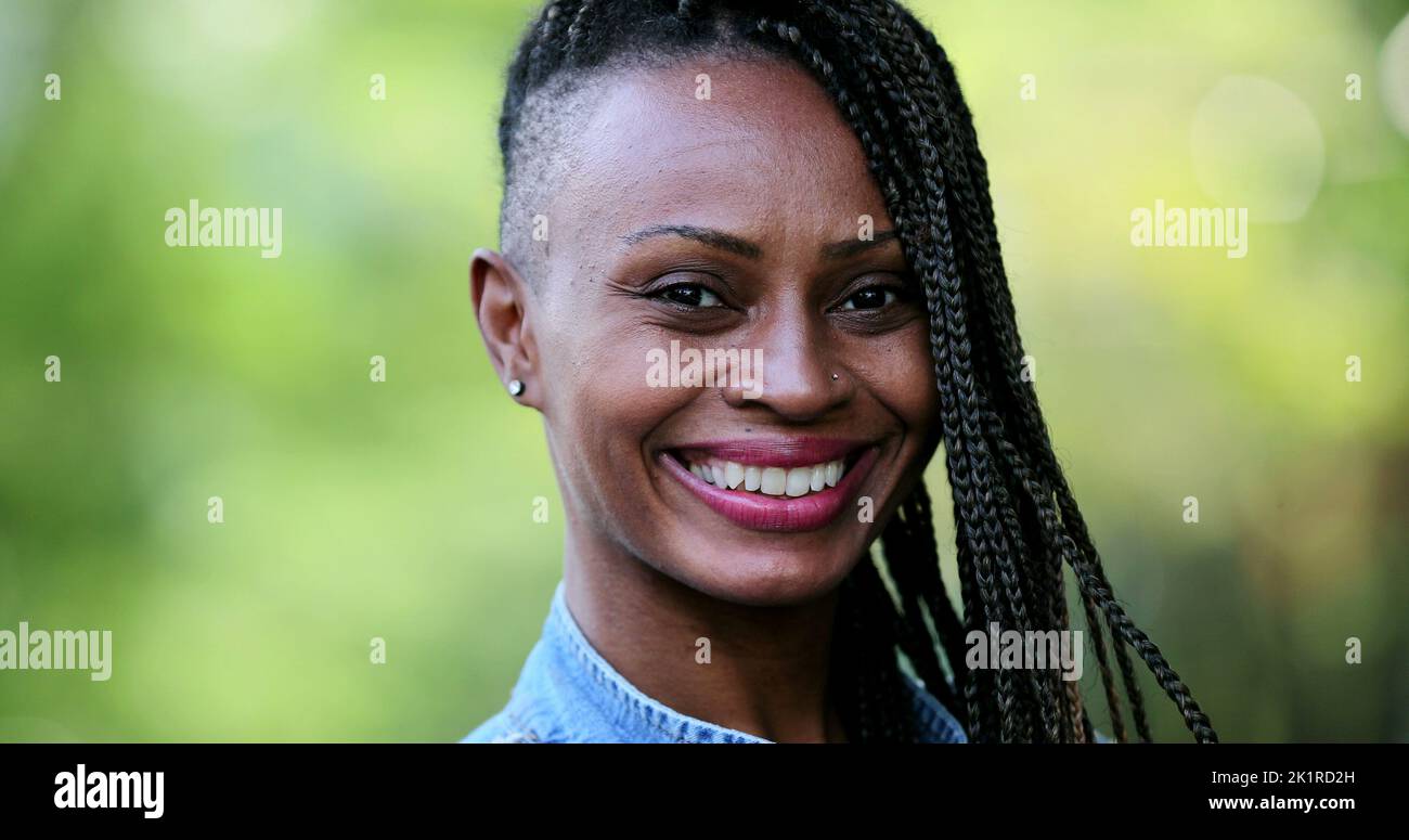 African person portrait smiling standing outside, Black woman Stock ...