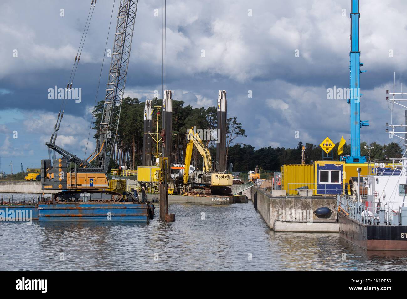 20 September 2022, Mecklenburg-Western Pomerania, Lubmin: Heavy ...