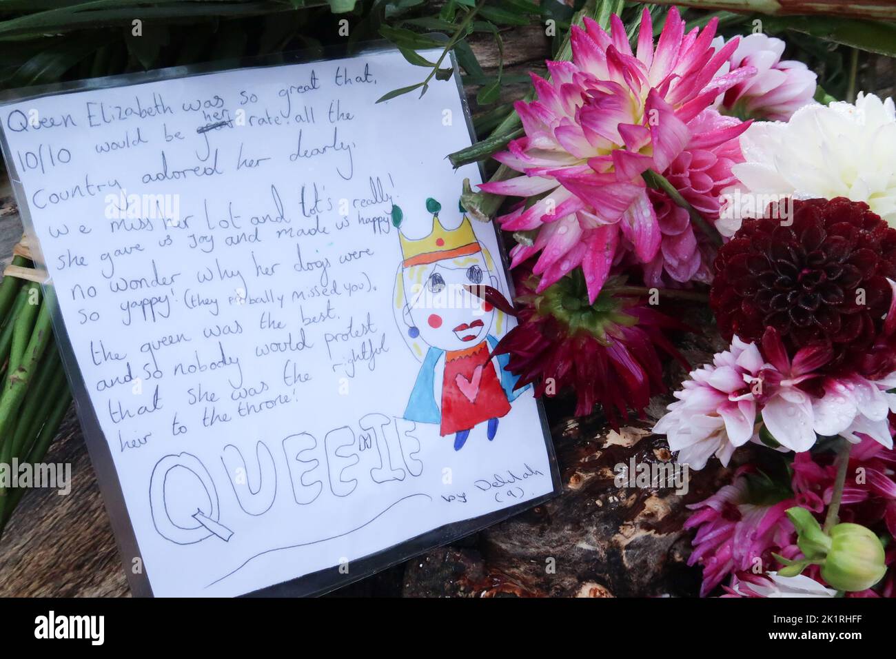 UNITED KINGDOM, London: 10th September 2022 Tributes left in Green Park ...