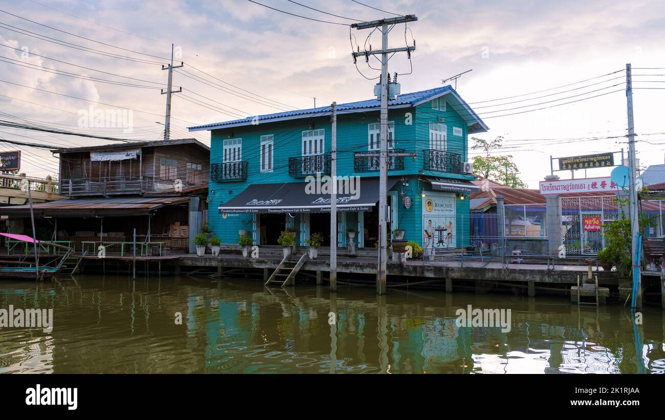 Amphawa floating Market and Thai cultural for tourist destination ...
